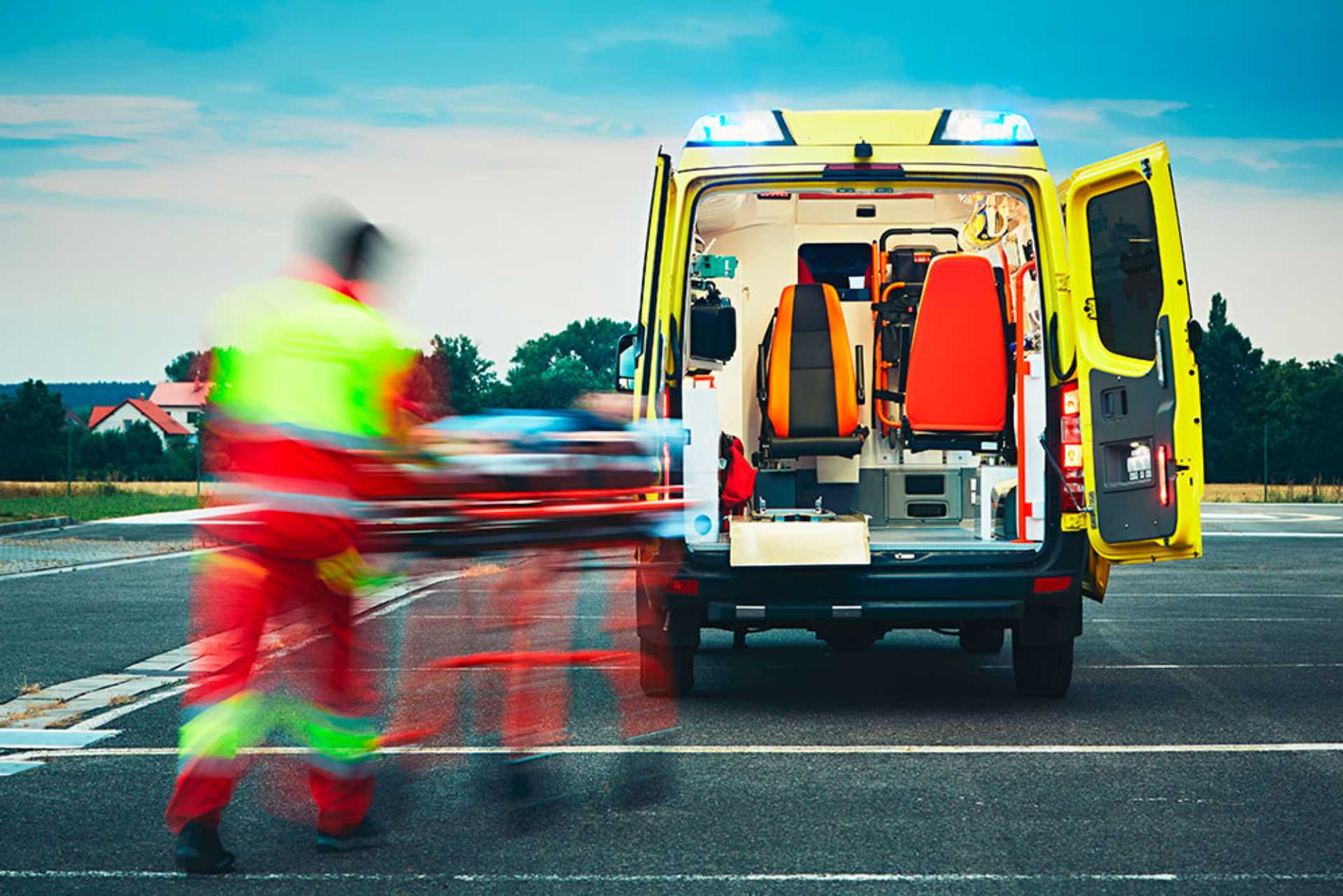 ¿Por qué debes alquilar una ambulancia y qué beneficios tiene? | CASEF